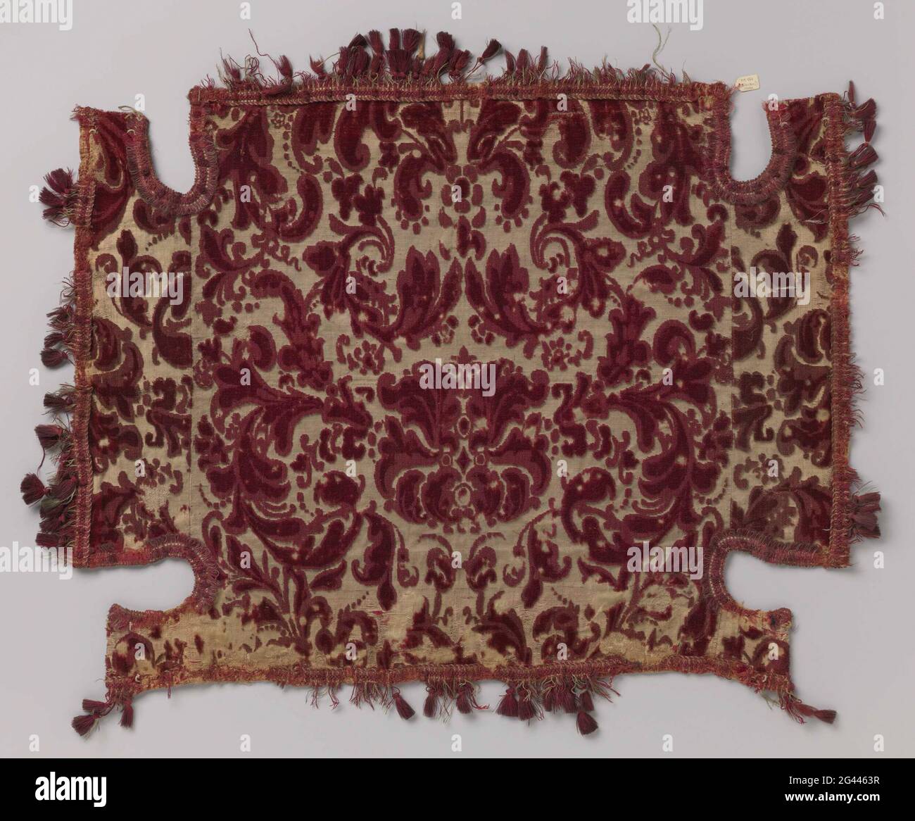 Relief velvet seat cladding .. a seat cladding of relief velvet of red ...