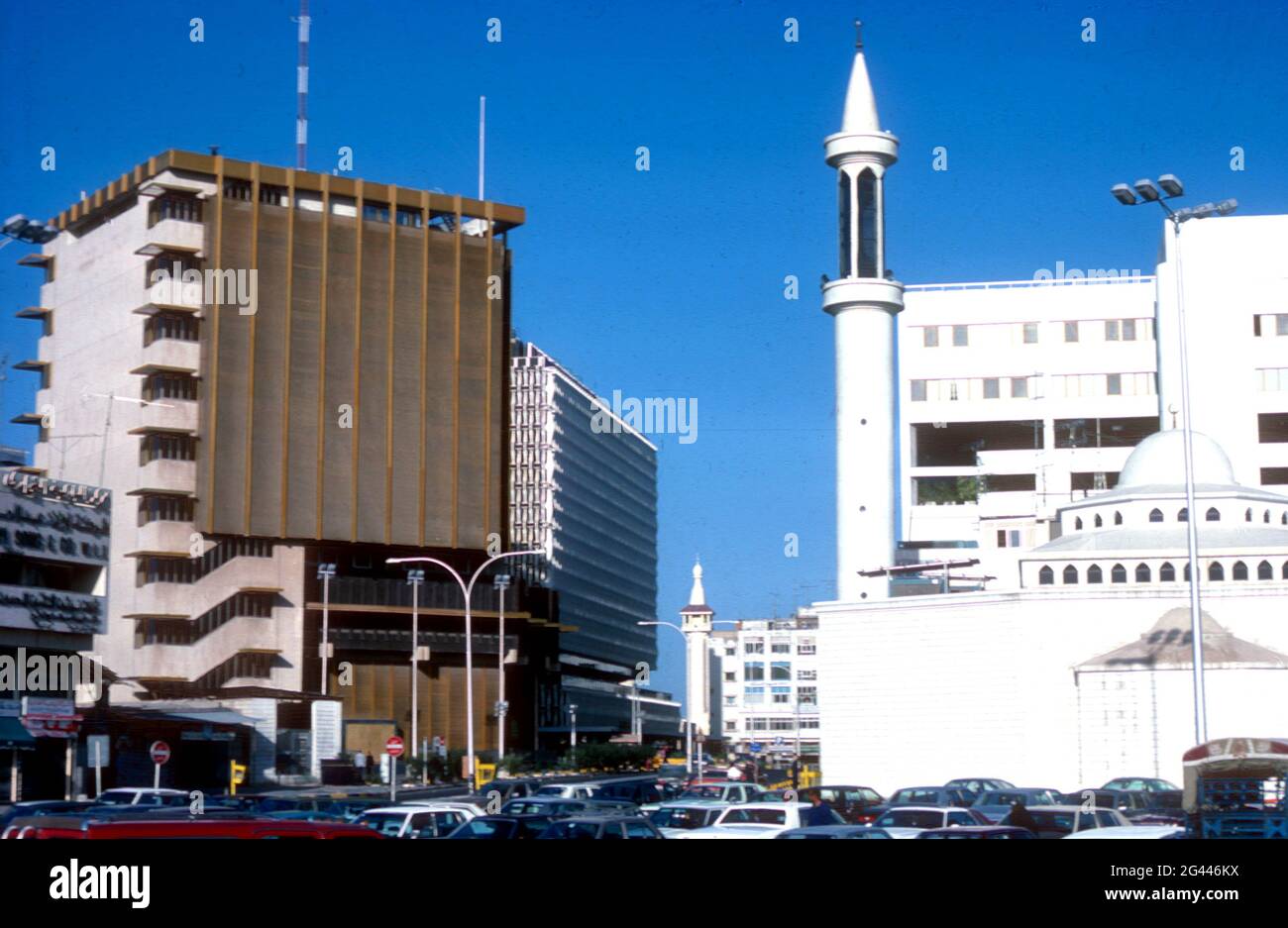 Centre of Kuwait City 1985 with mosque and bank Stock Photo - Alamy
