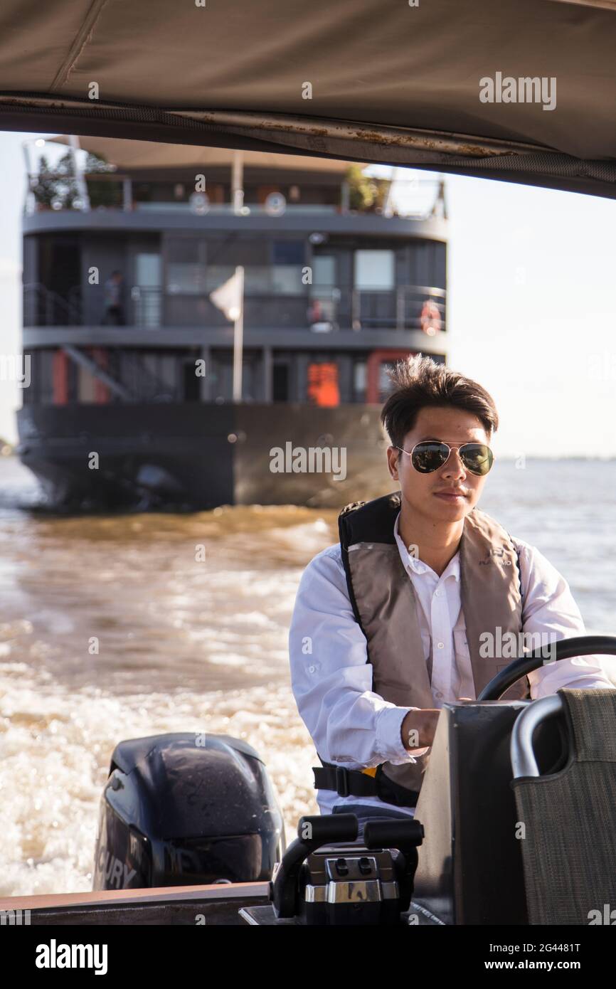 Cruise ship driver hi-res stock photography and images - Alamy