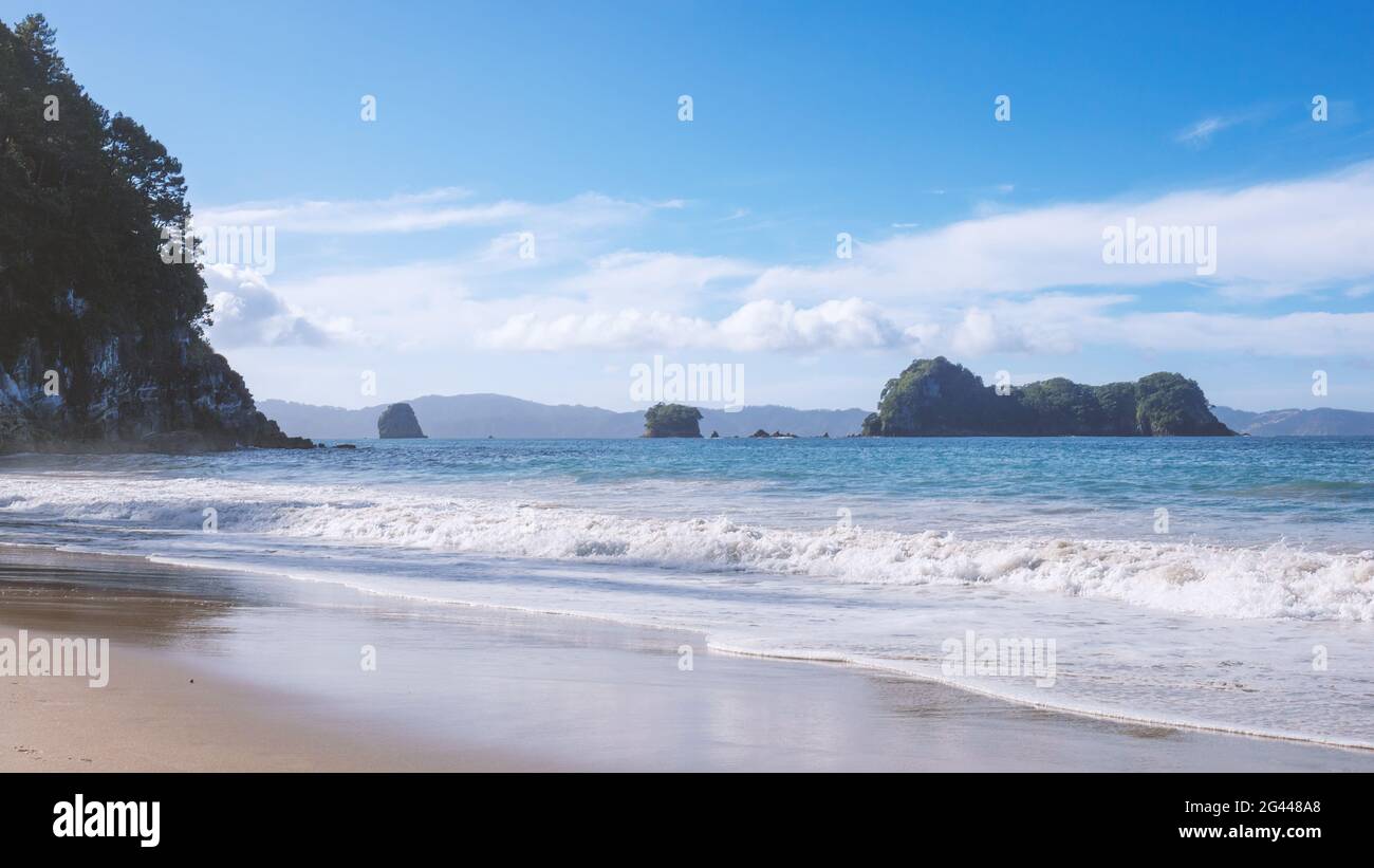 Hahei beach new zealand hi-res stock photography and images - Alamy