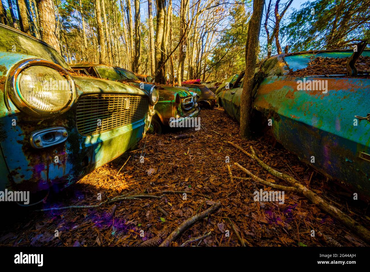 City junkyard hi-res stock photography and images - Alamy