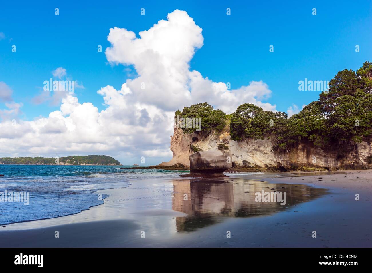 Discovering ocean hi-res stock photography and images - Alamy