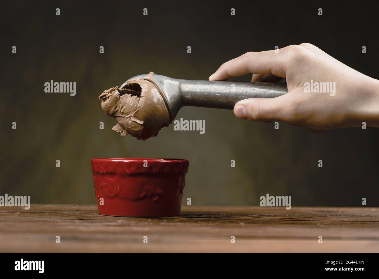 Scooping hi-res stock photography and images - Alamy