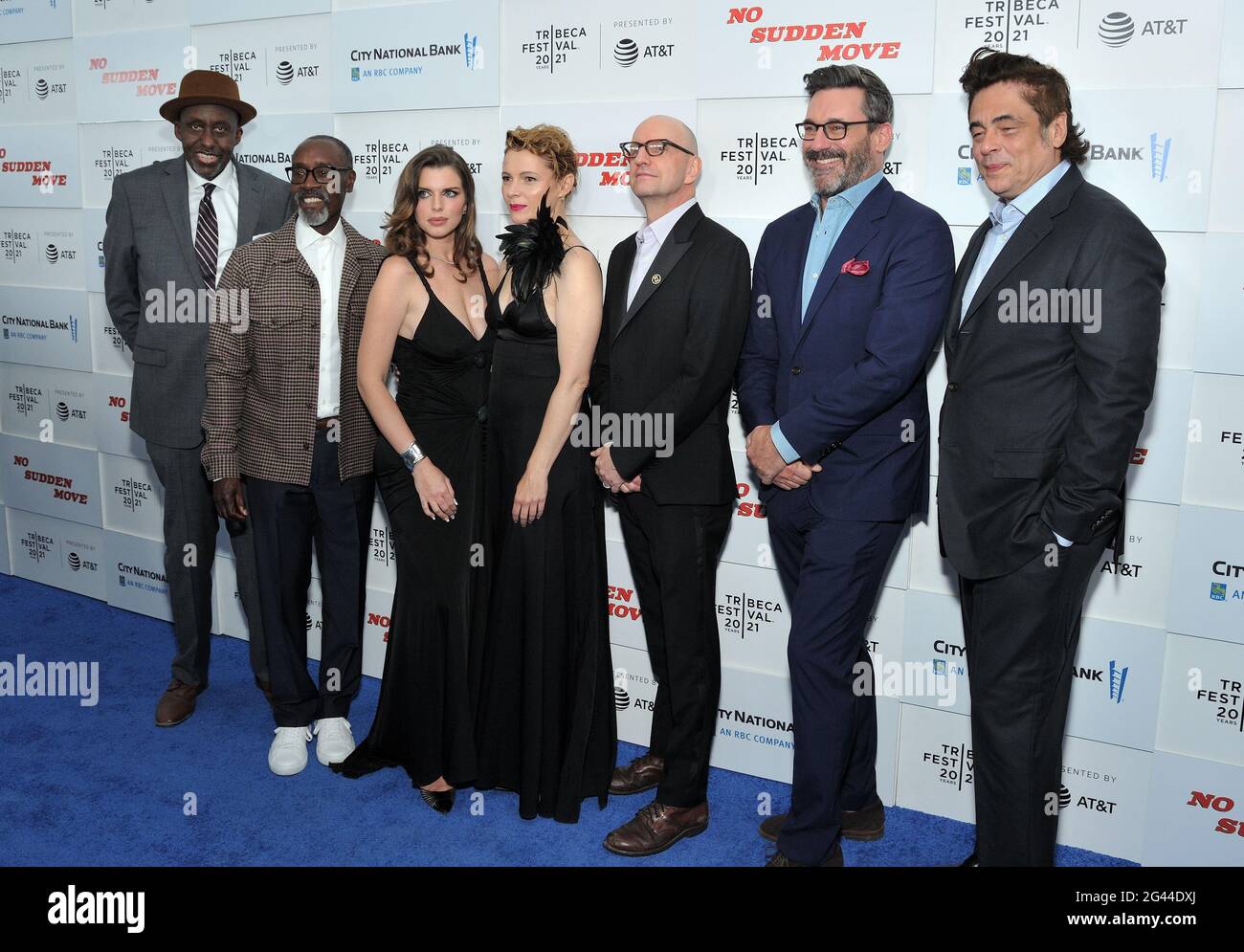 L-R: Bill Duke, Don Cheadle, Julia Fox, Amy Seimetz, Steven Soderbergh ...