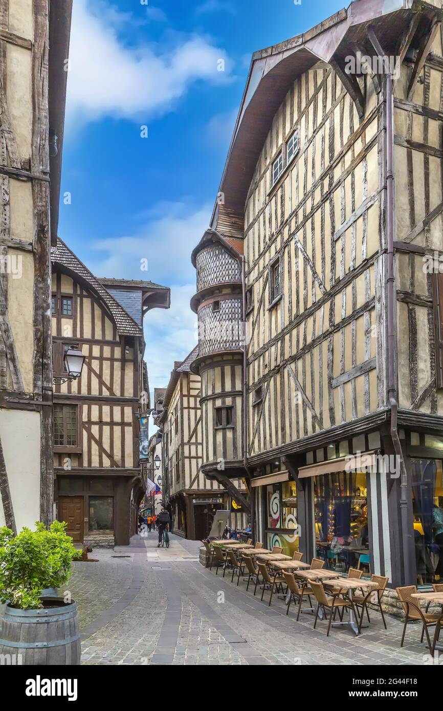 Troyes street hi-res stock photography and images - Alamy