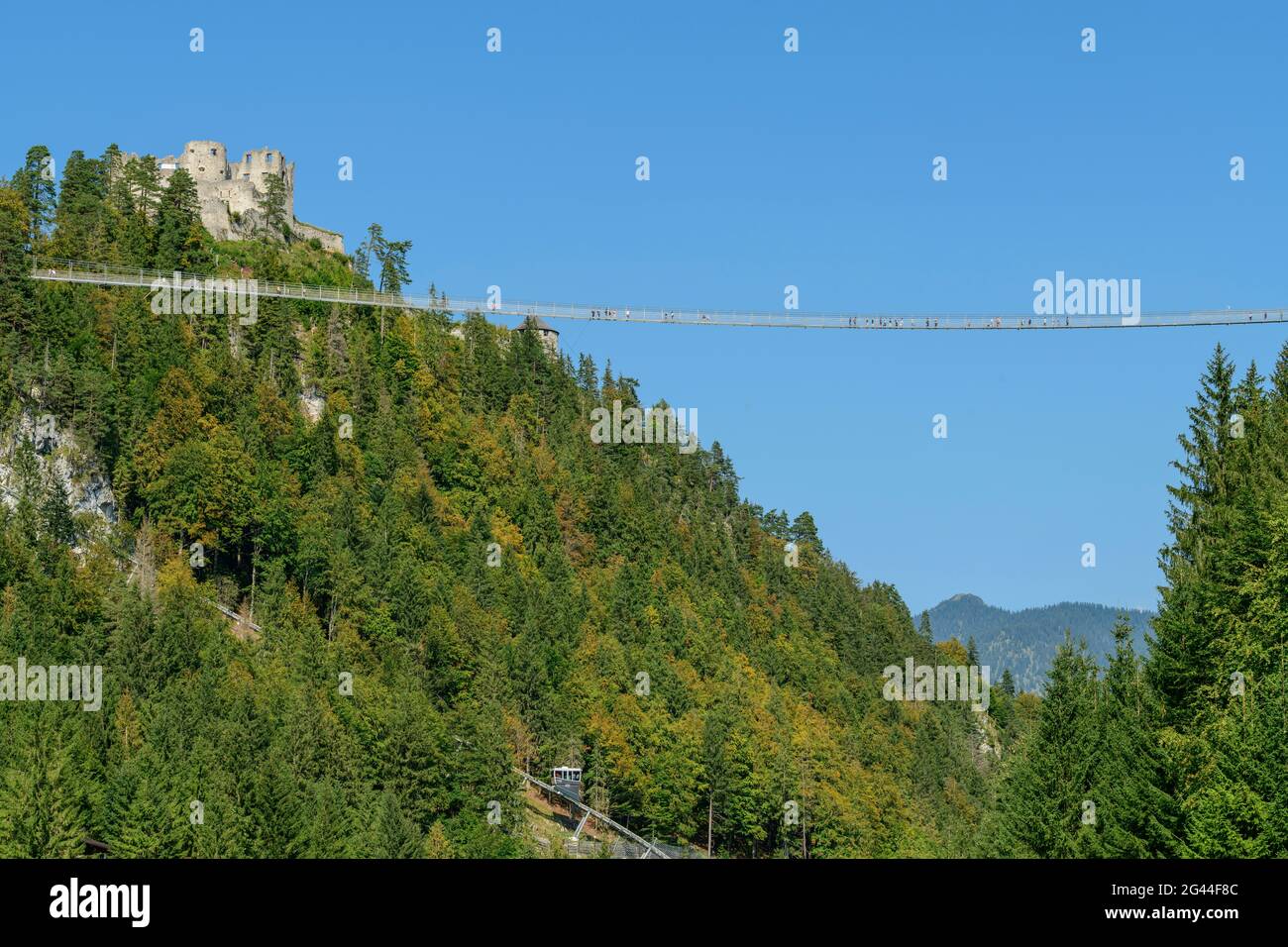 Highline 179 rope bridge with Ehrenberg castle ruins, Reutte, Tyrol ...