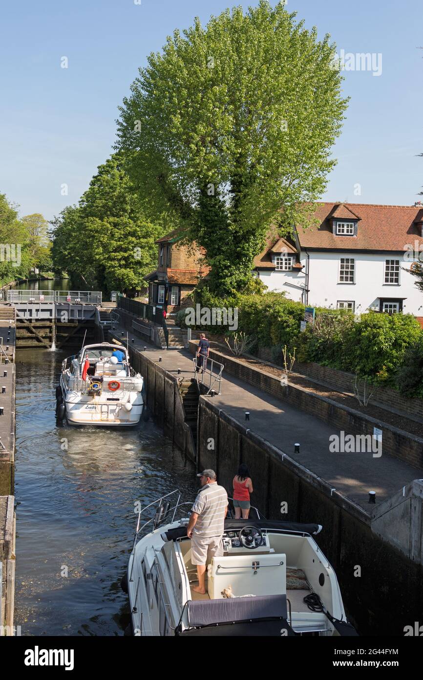 Boulters lock maidenhead hi-res stock photography and images - Alamy