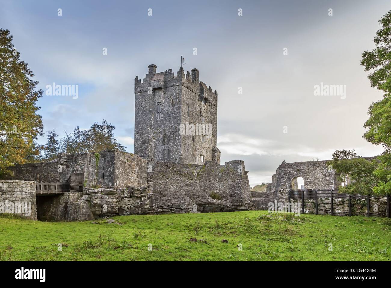 Stone house ireland hi-res stock photography and images - Alamy