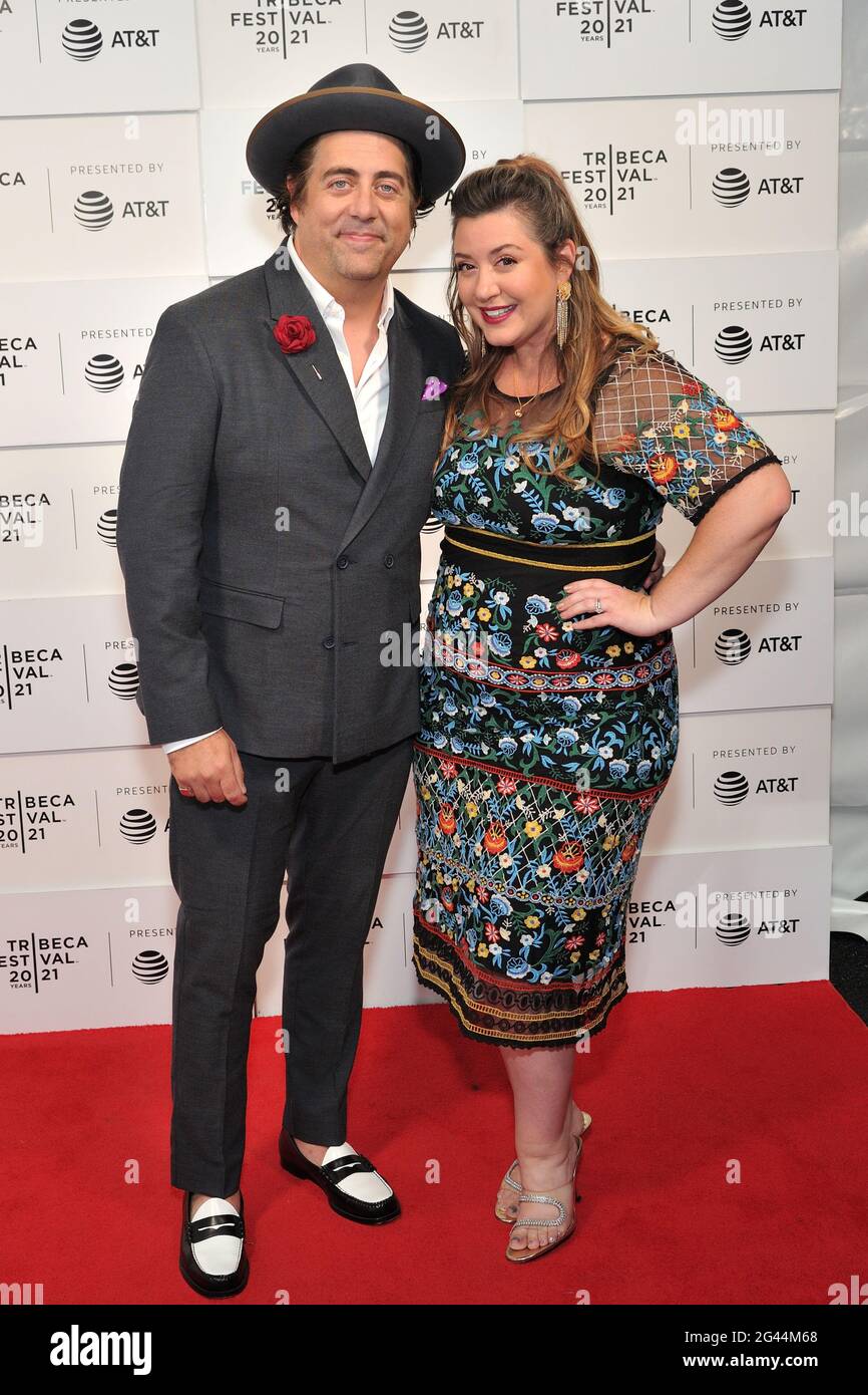 L-R: Eric Petersen and Lisa Morabito Petersen attend the world premiere ...