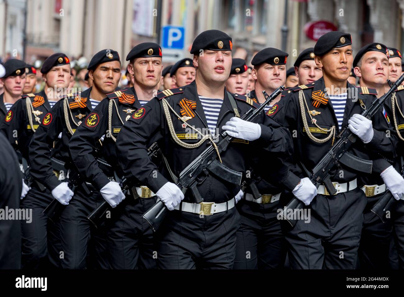 Dress uniform marines hi-res stock photography and images - Alamy