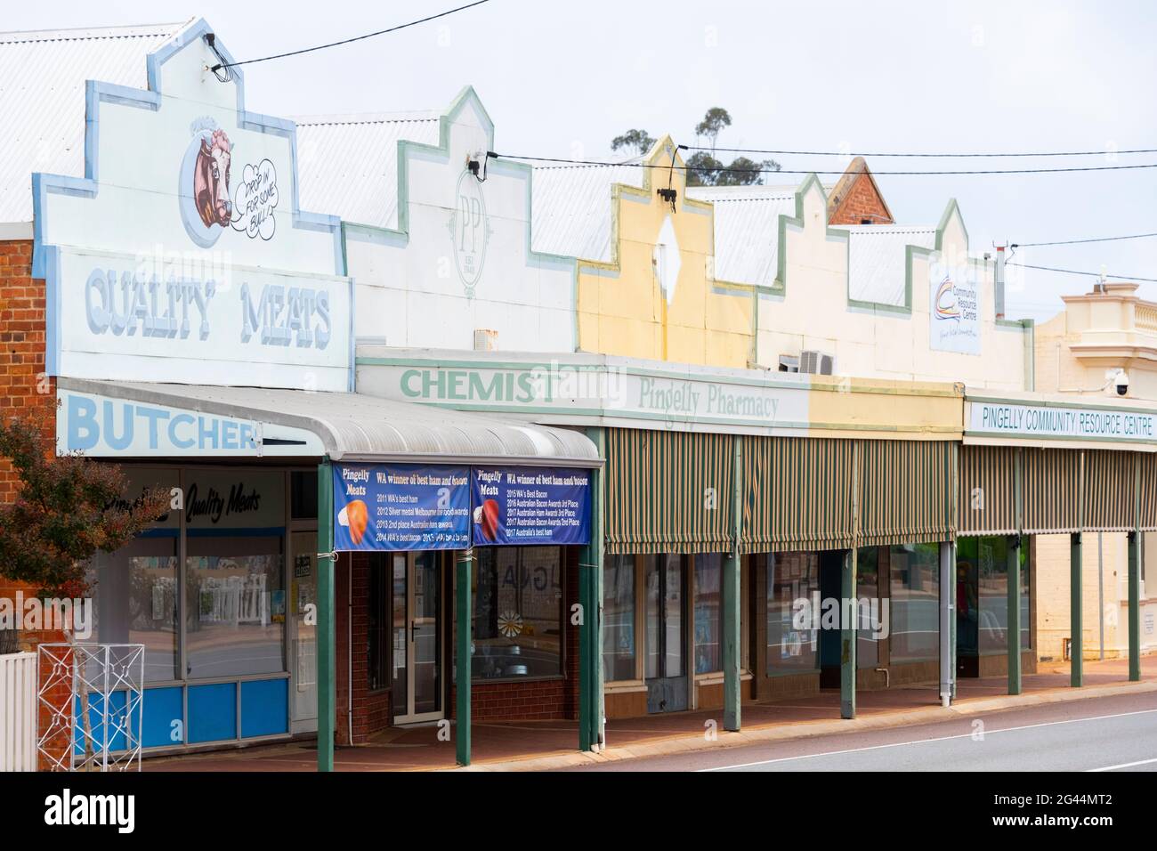 Historic storefronts on the main street of Pingelly Stock Photo - Alamy