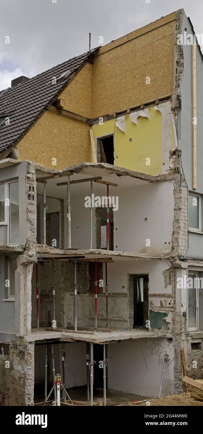 Half demolished house hi-res stock photography and images - Alamy