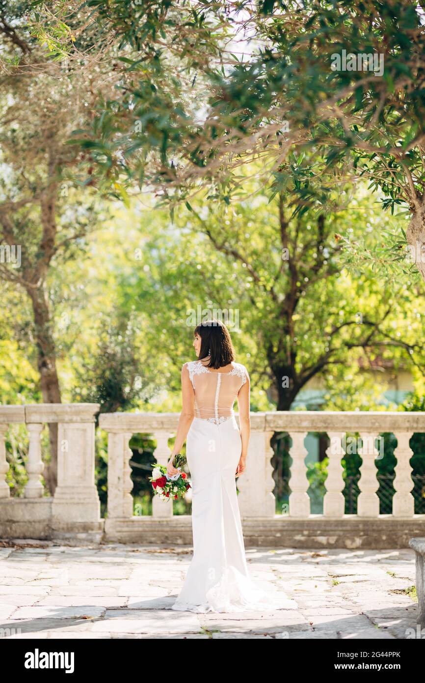 Back of a bride hi-res stock photography and images - Alamy