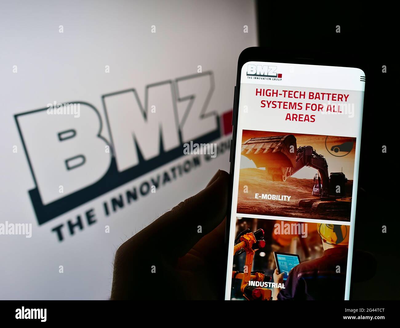 Person holding cellphone with website of battery manufacturing company ...