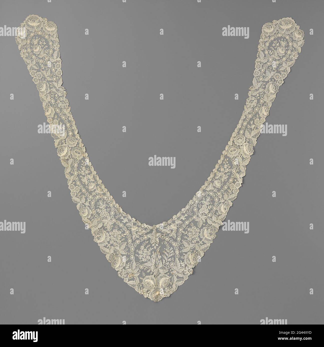 Shawl collar of needle side with switch chain. A pointed barred ...