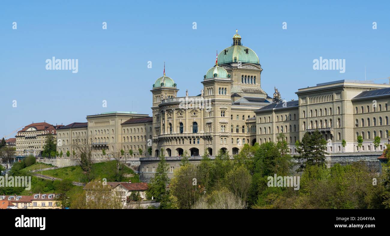 A view of the Swiss capitol building or Bundeshaus in Bern Stock Photo ...