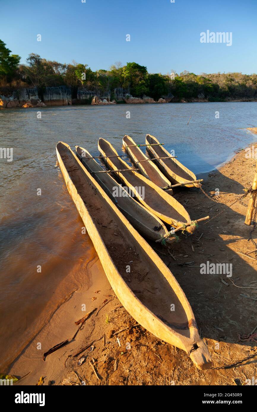 Boats on the Manambolo River, Tsingy-de-Bemaraha National Park ...