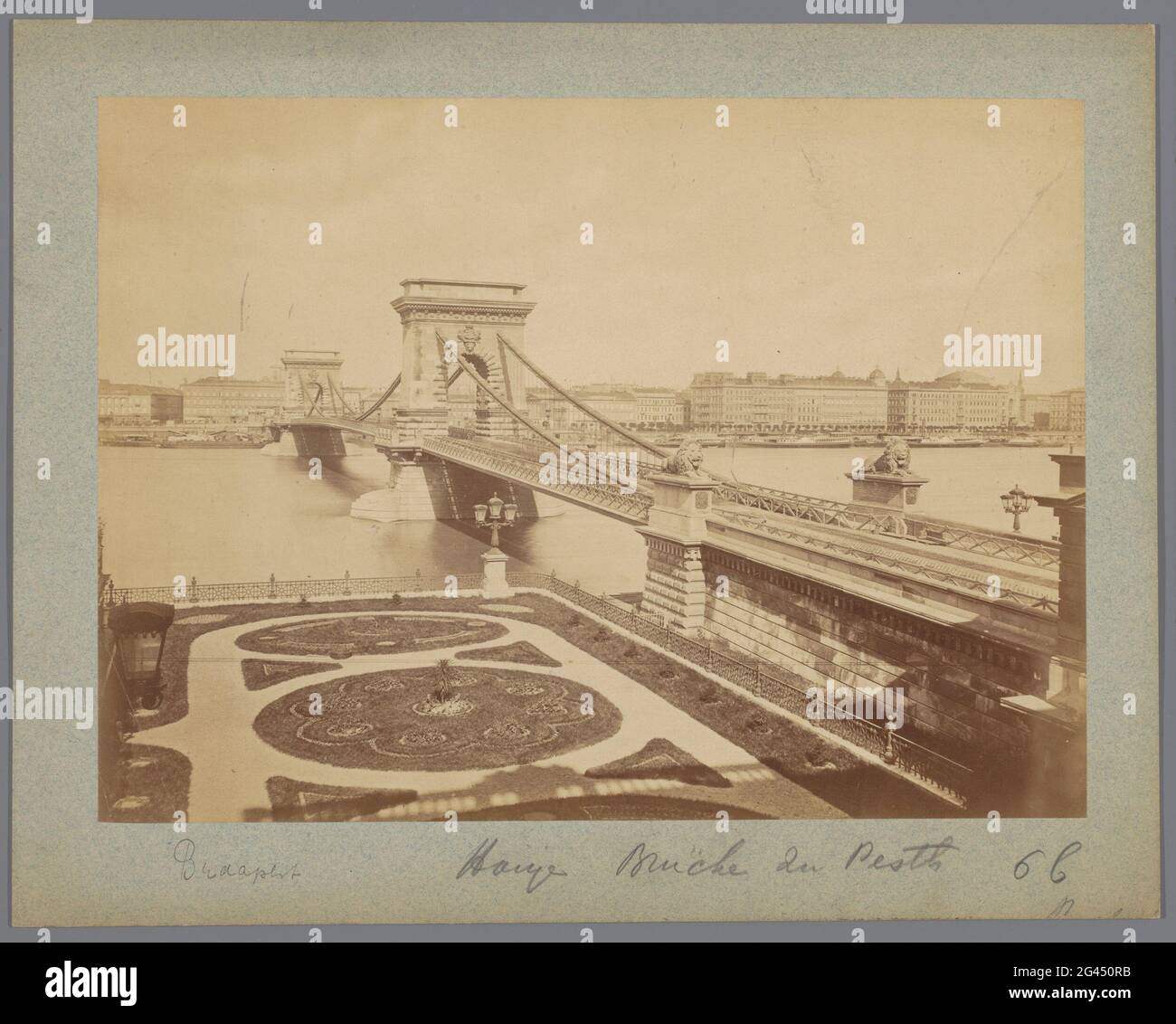 Chain bridge The Buda connects with Pesth Stock Photo - Alamy