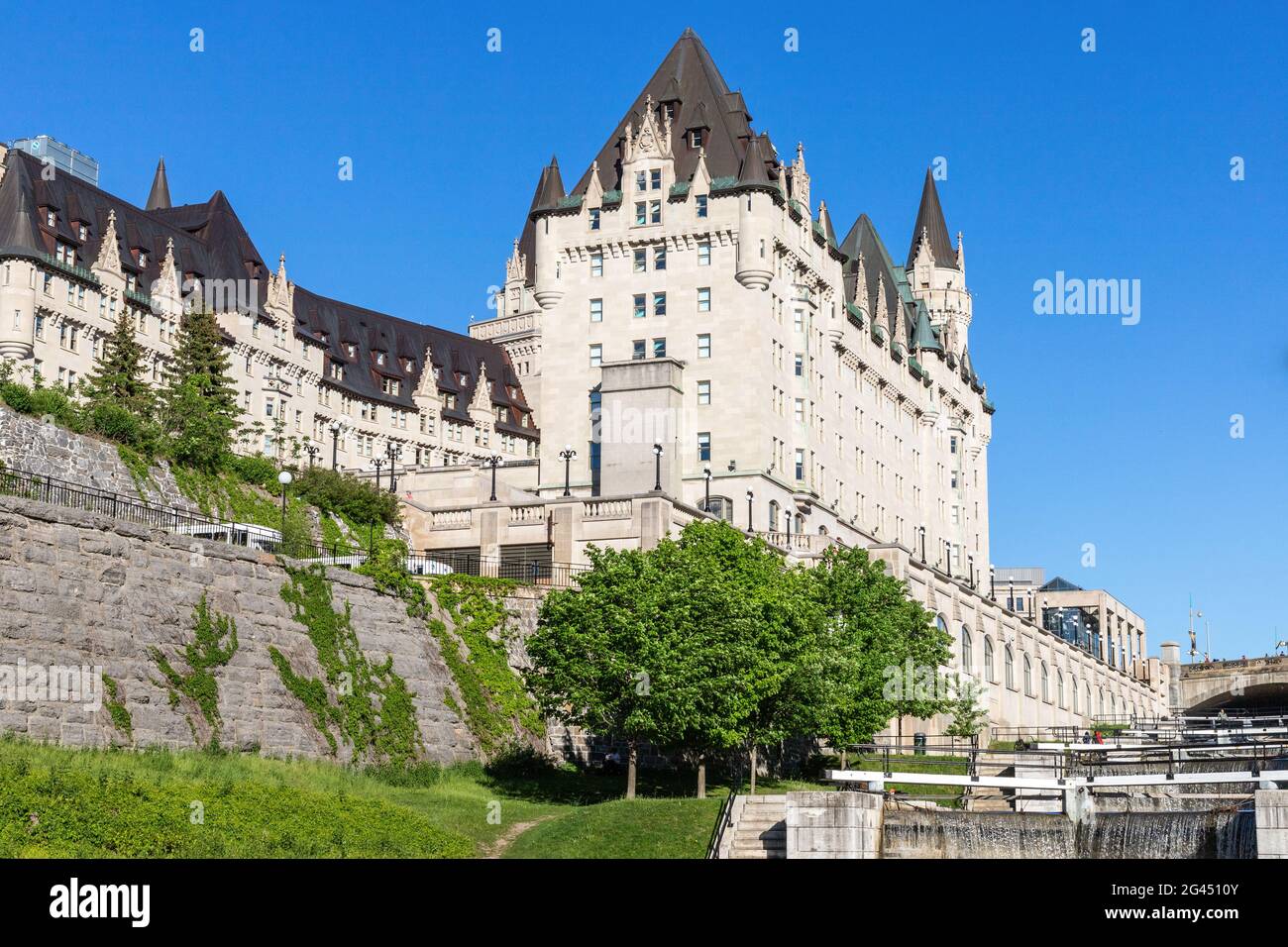 Rideau canal building hi-res stock photography and images - Alamy
