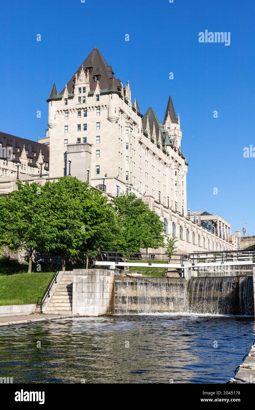 Rideau canal building hi-res stock photography and images - Alamy
