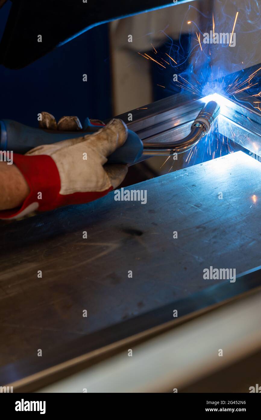 Man welding a metal frame hi-res stock photography and images - Alamy