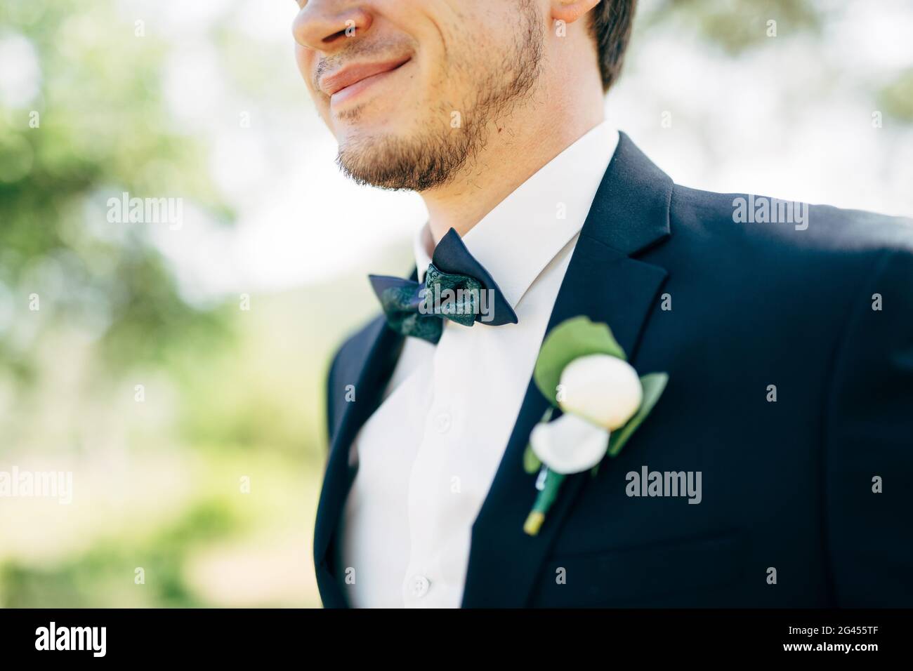 Elegant man suit summer hi-res stock photography and images - Alamy