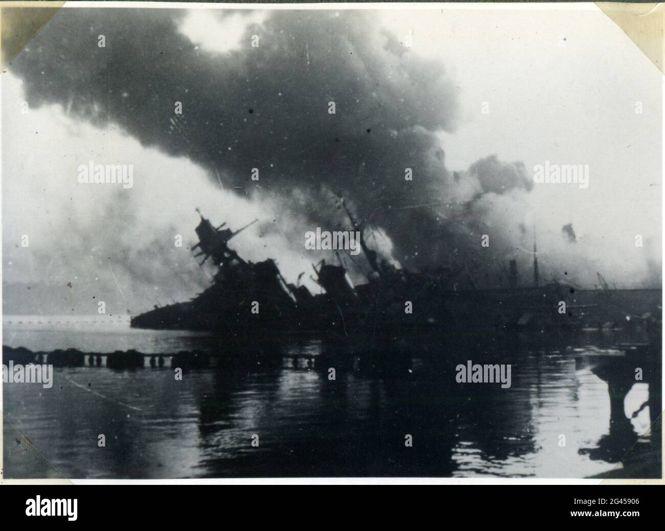 Events: Second World War / WWII, France, scuttling of the French fleet ...