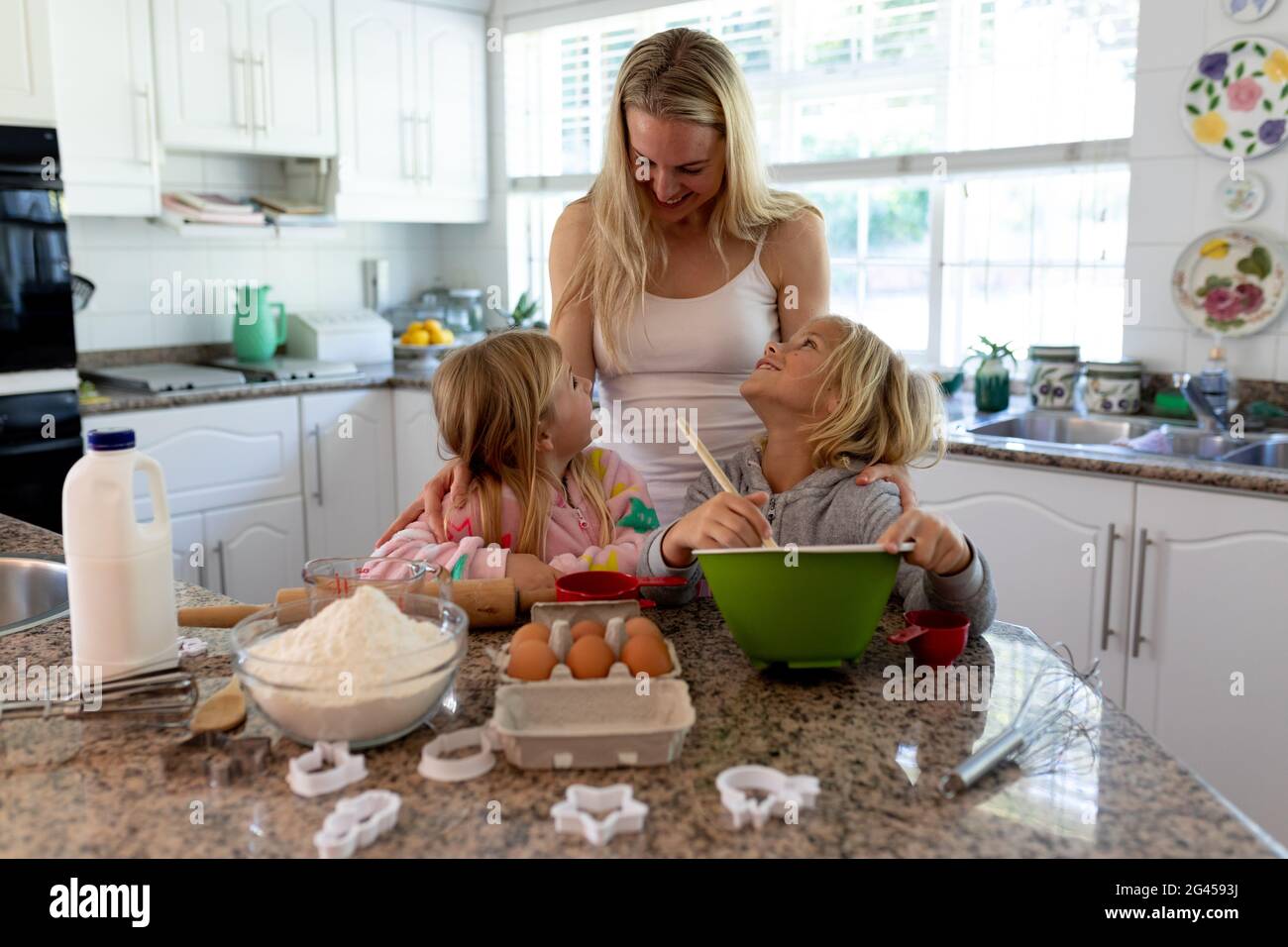 Daughter son making cookies hi-res stock photography and images - Alamy