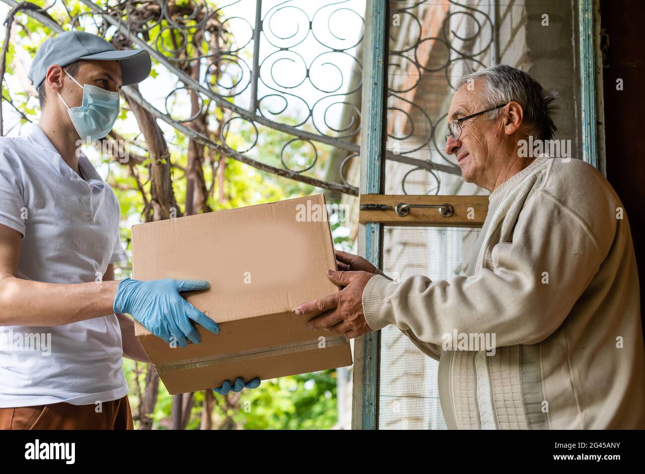 food delivery man to an elderly man Stock Photo - Alamy