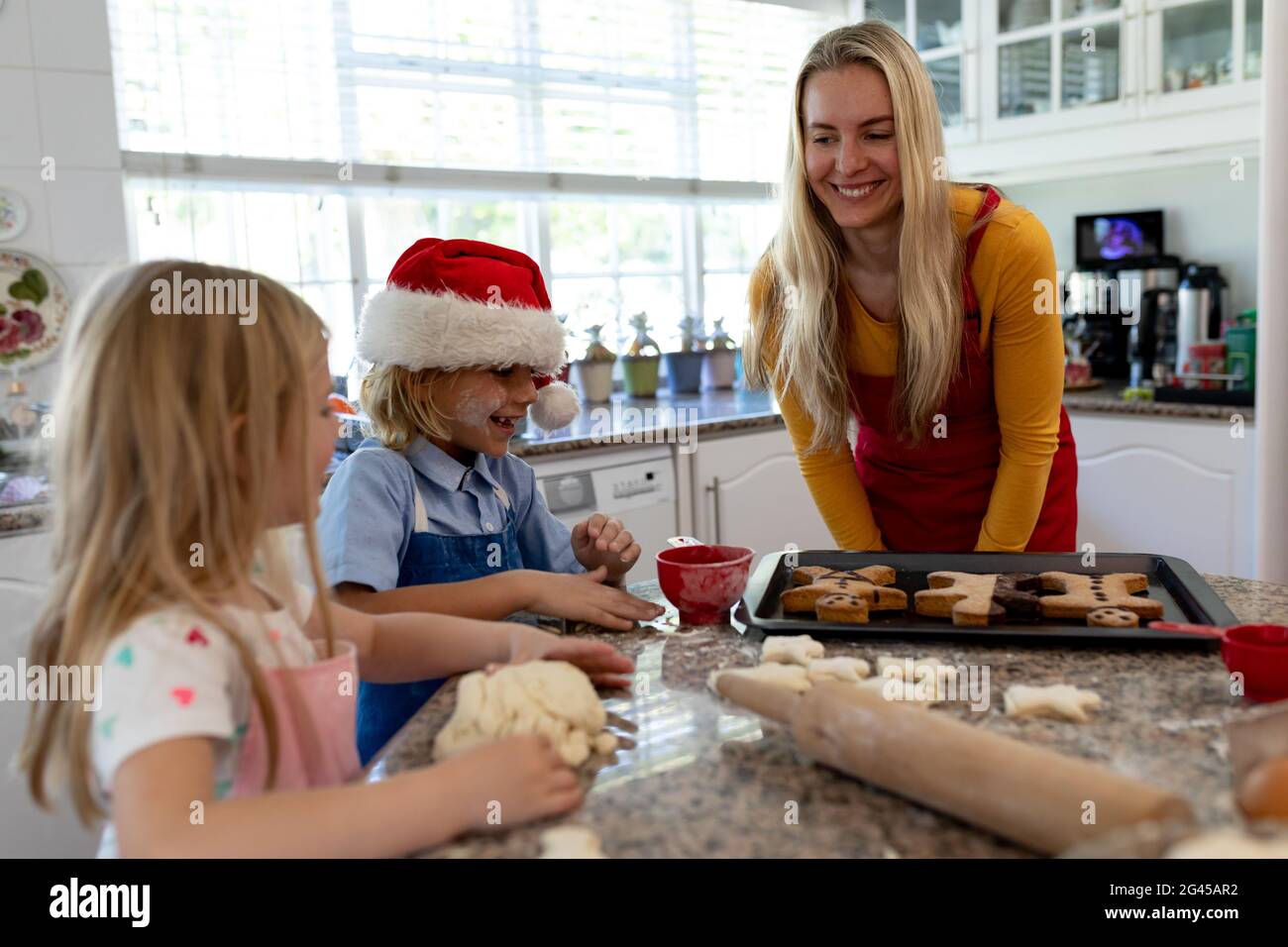 Mother son making cookies hi-res stock photography and images - Alamy