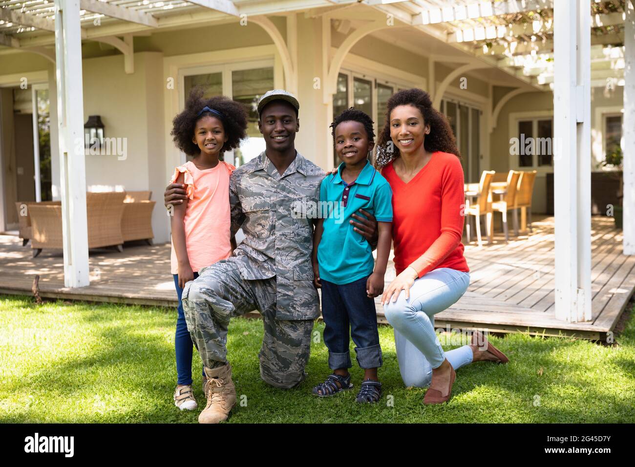 Soldier with family Stock Photo - Alamy