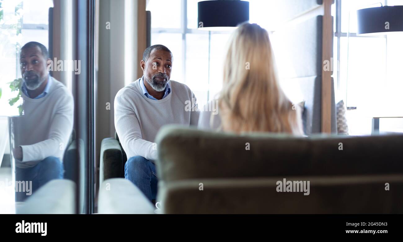 Two mature business professionals hi-res stock photography and images ...