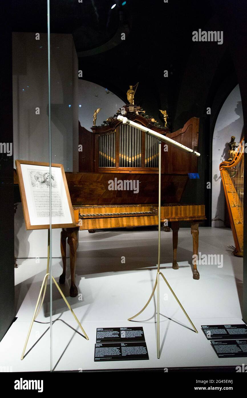 Special percussion instrument hi-res stock photography and images - Alamy