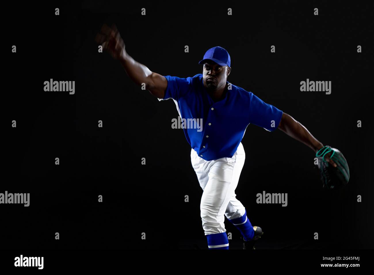 Black man pitching baseball hi-res stock photography and images - Alamy