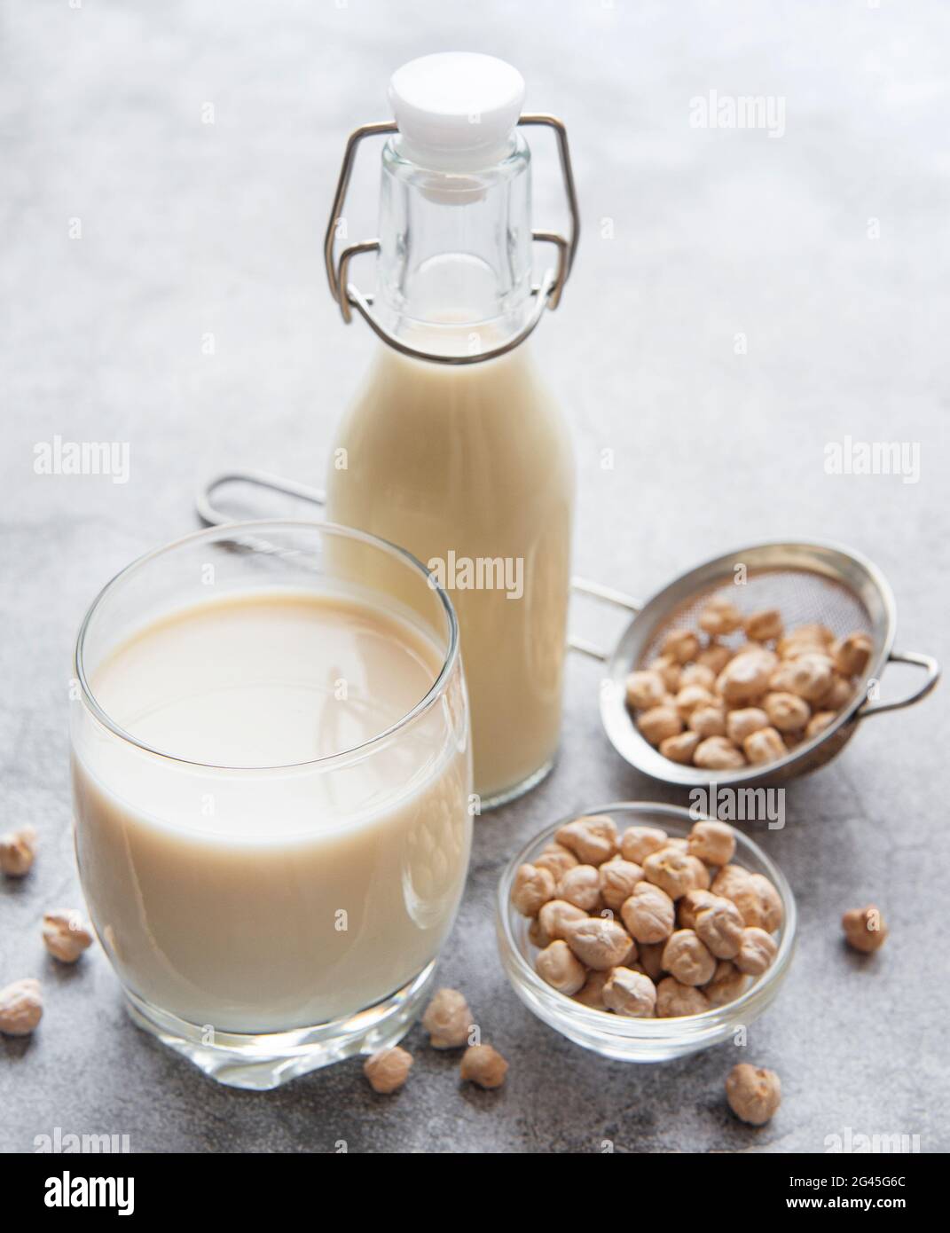 Yellow split pea milk hi-res stock photography and images - Alamy
