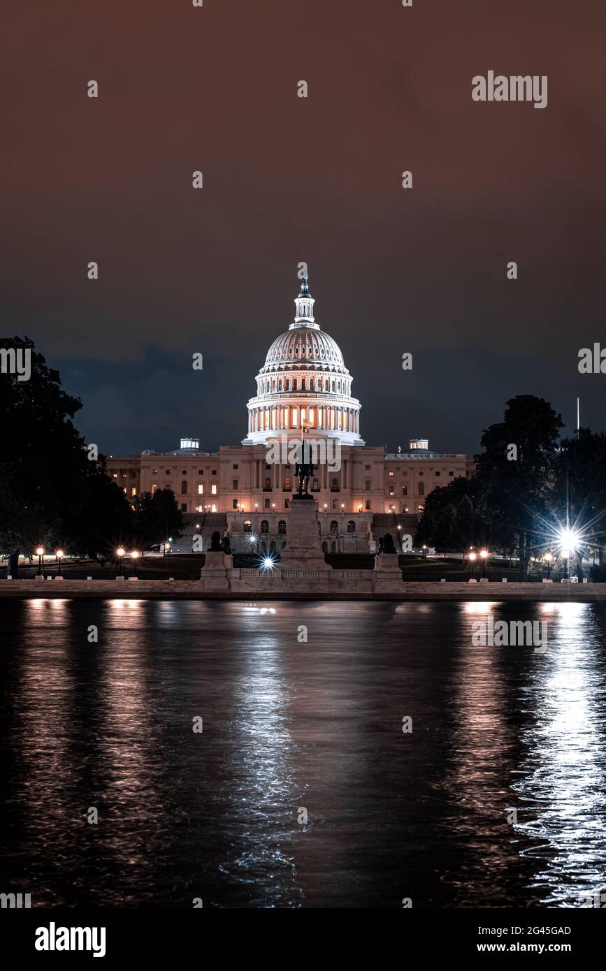 Dmv building hi-res stock photography and images - Alamy