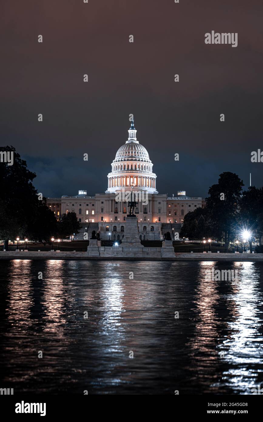 Dmv building hi-res stock photography and images - Alamy