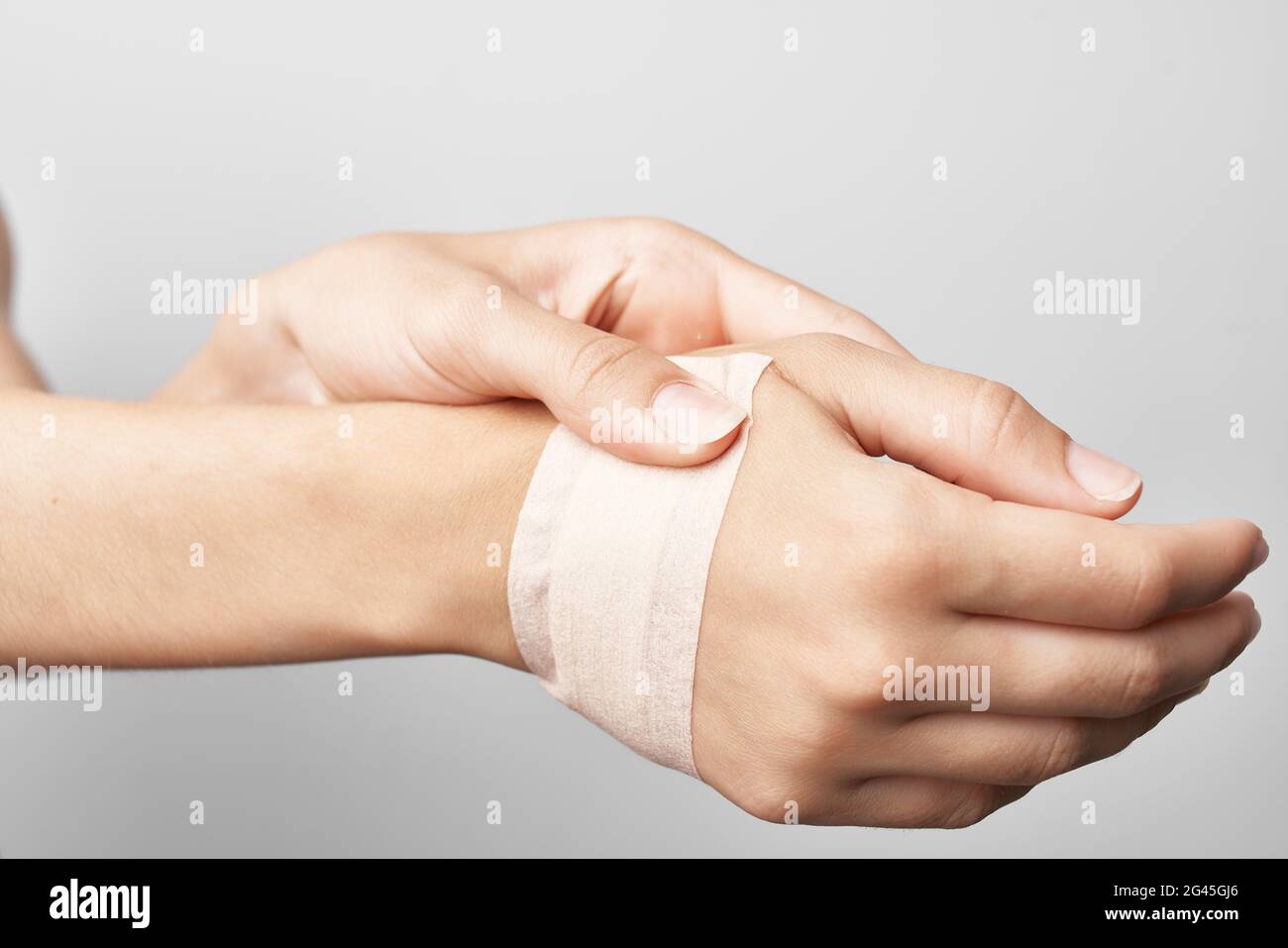 female injured arm bandage health problems Stock Photo - Alamy