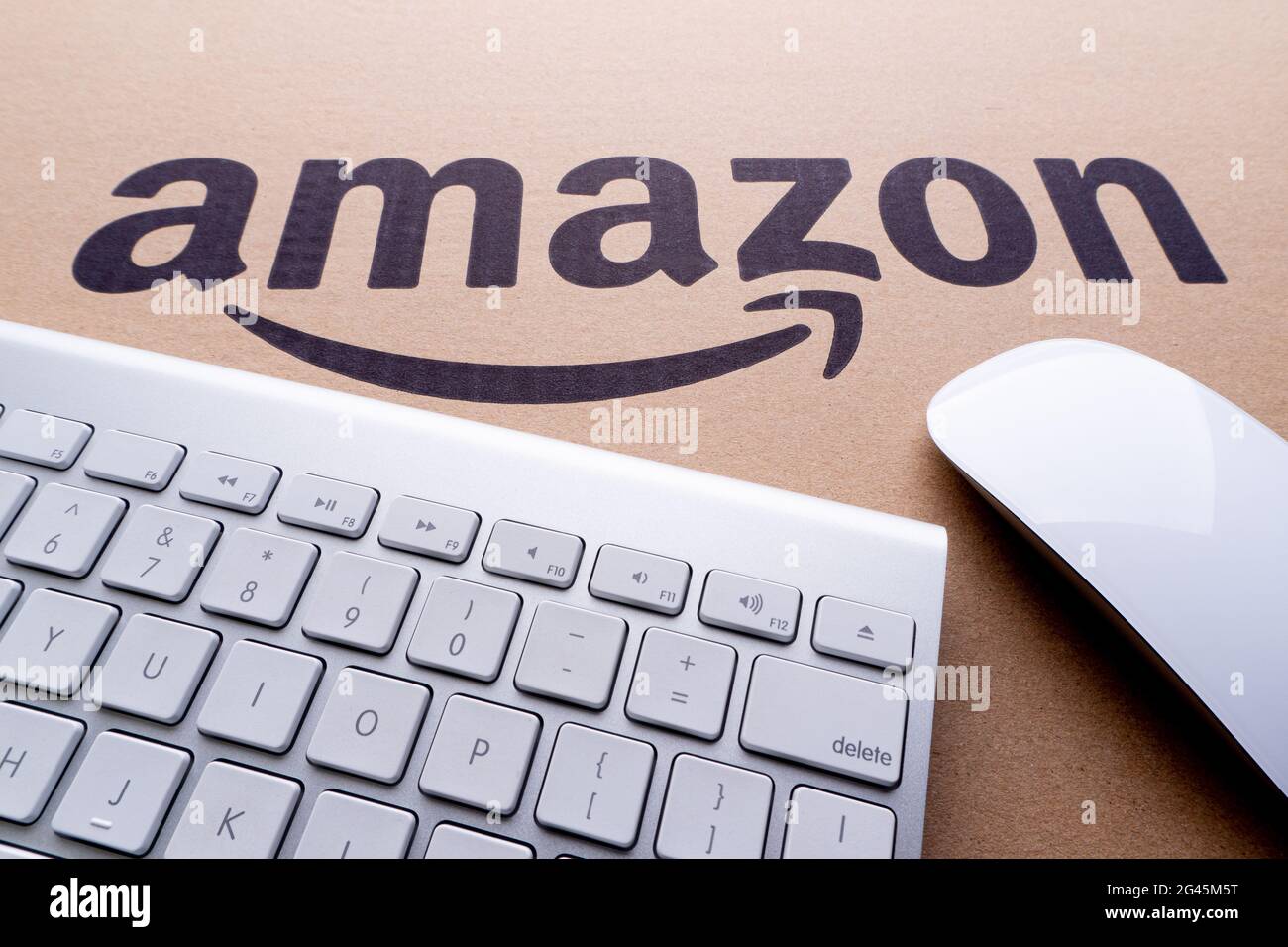 Amazon shipping box dimensions hi-res stock photography and images - Alamy