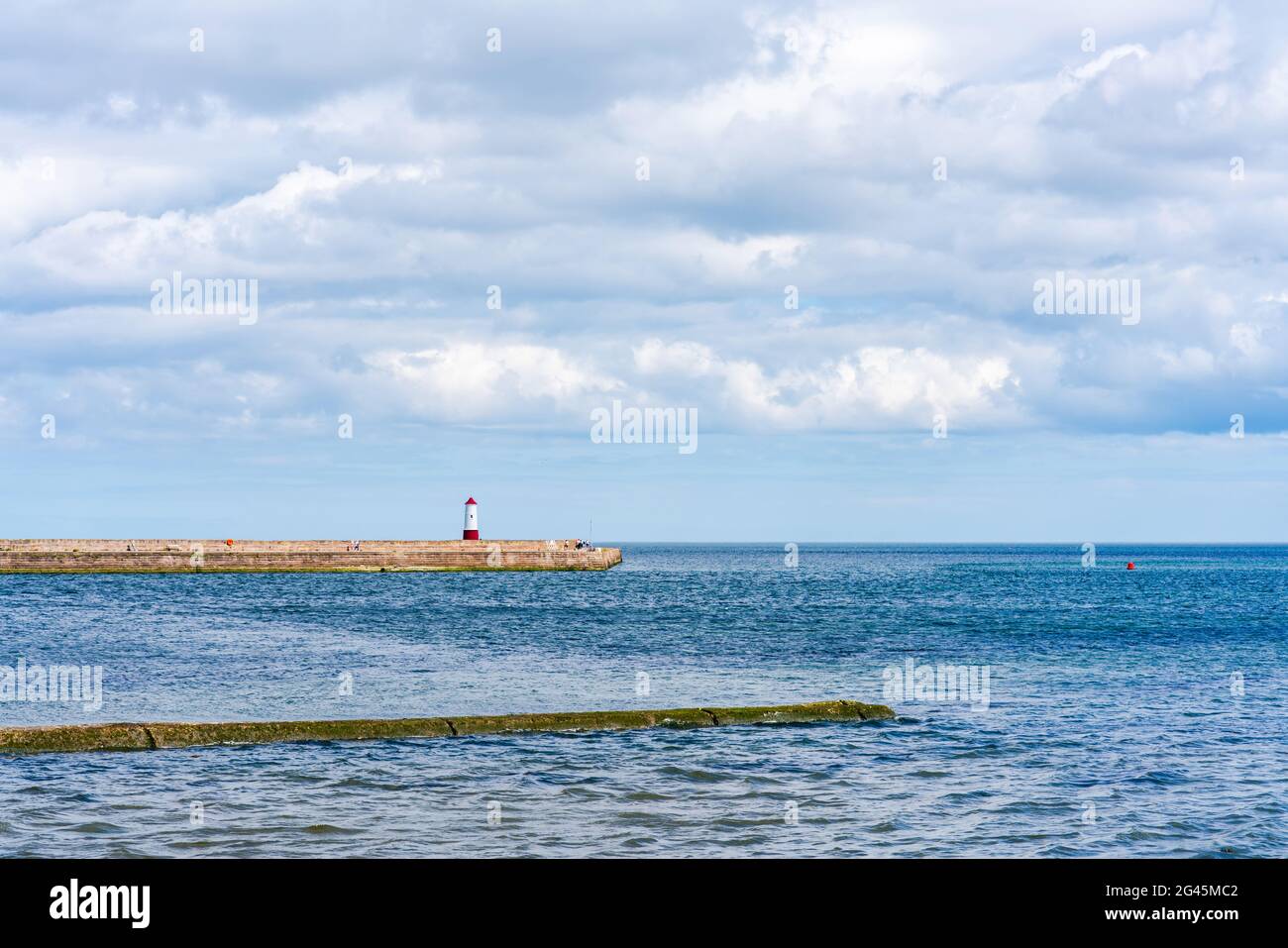 Berwick pier and lighthouse hi-res stock photography and images - Alamy