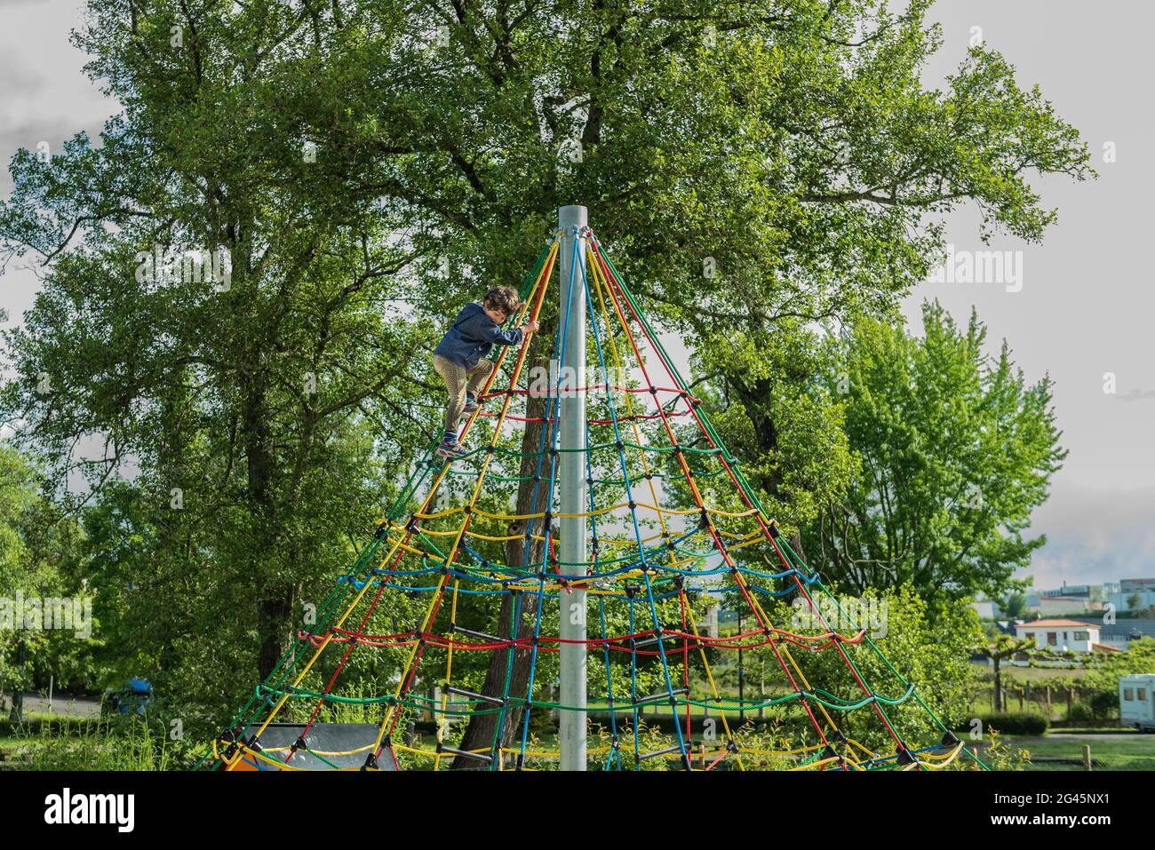 Ropes playground hi-res stock photography and images - Alamy