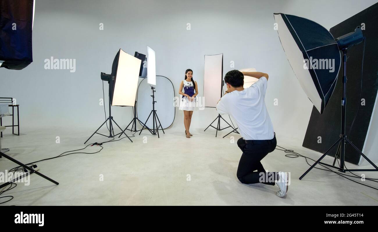 Photographing a model hi-res stock photography and images - Alamy