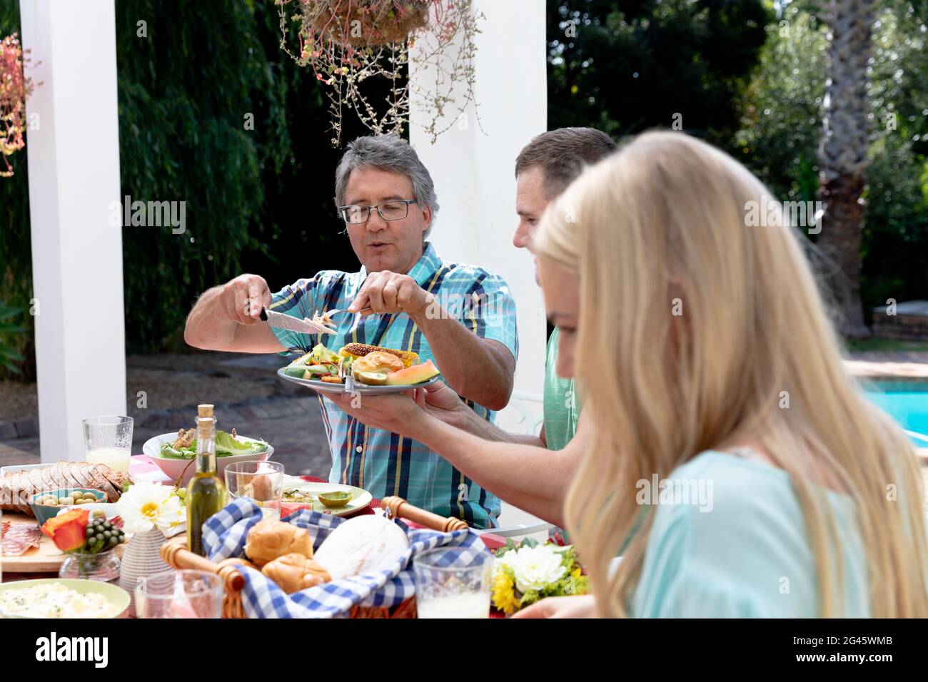 Young 3 generation family table hi-res stock photography and images - Alamy