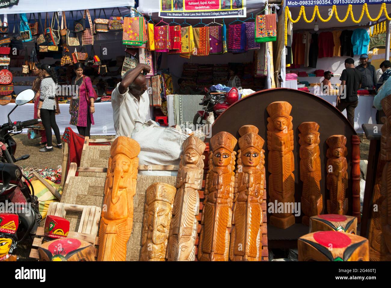 Toy stall shantiniketan mela hi-res stock photography and images - Alamy