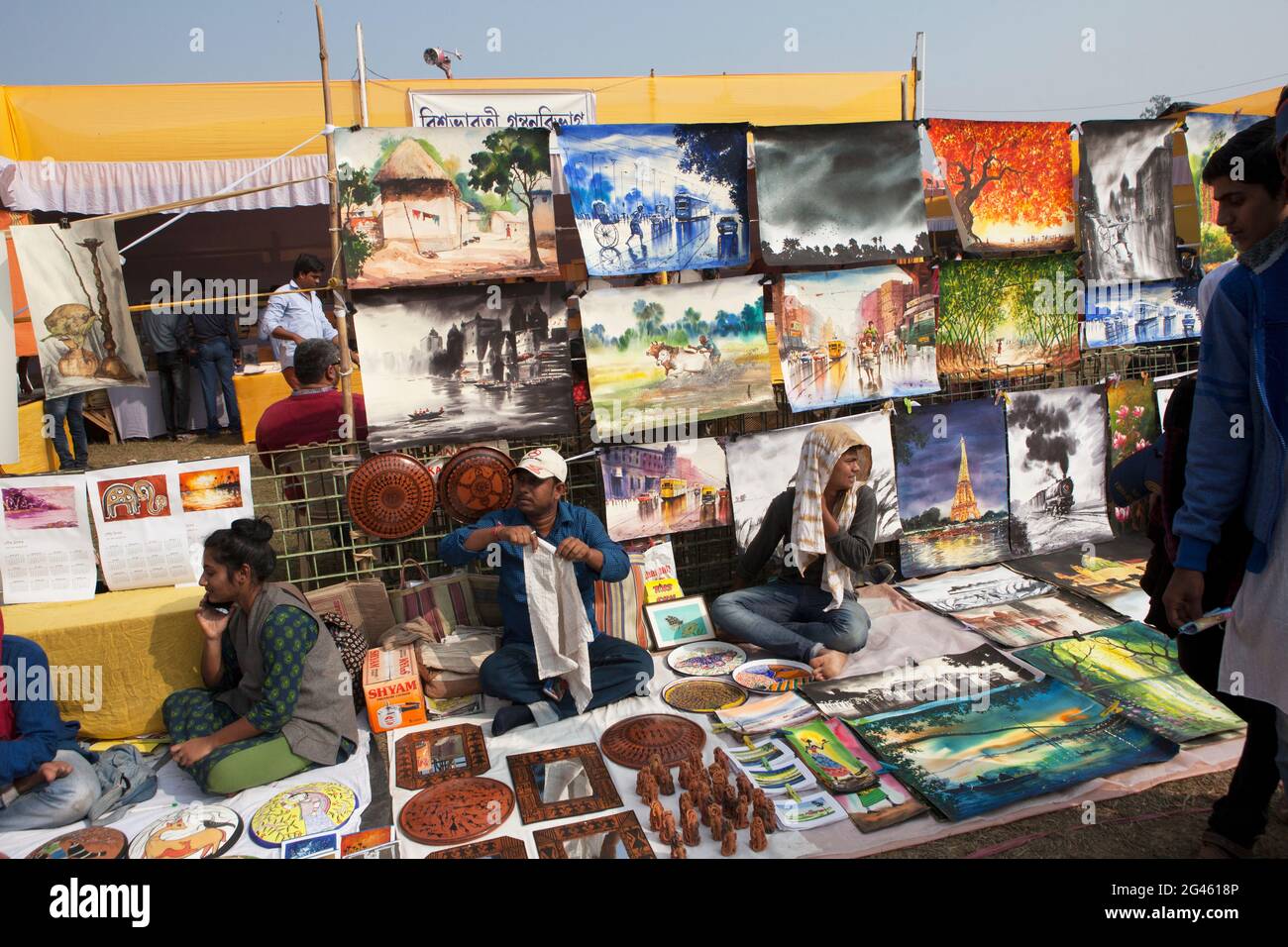 Artists selling drawings, paintings, artworks and handicrafts in Poush ...