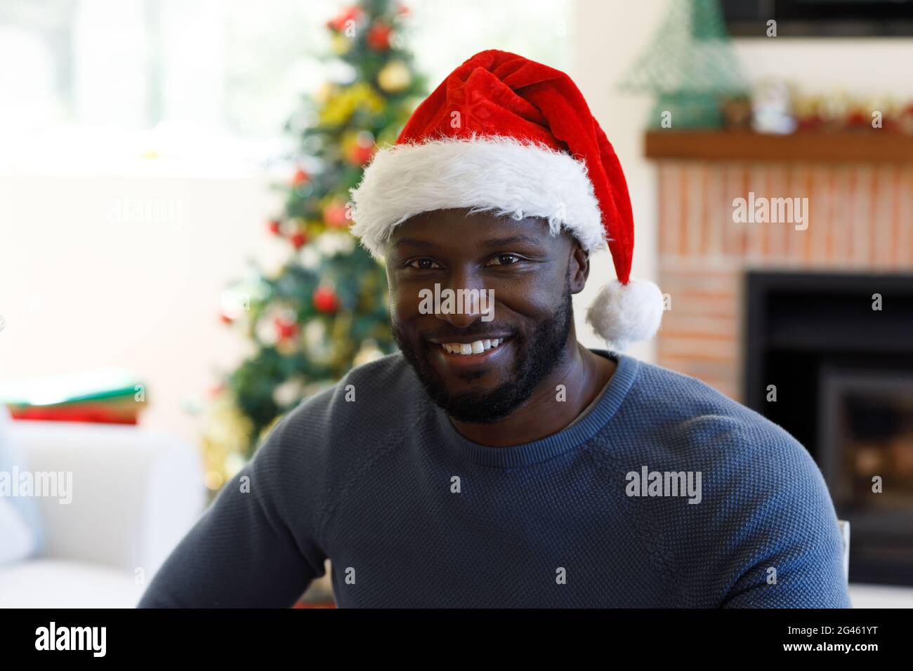 Young black man wearing santa hi-res stock photography and images - Alamy