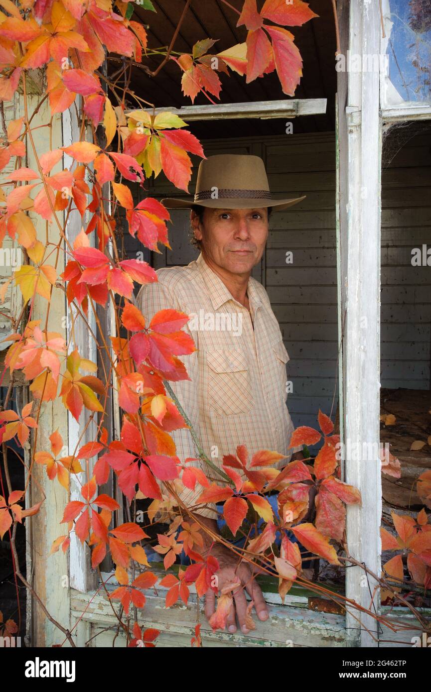 Abandoned homestead stands hi-res stock photography and images - Alamy