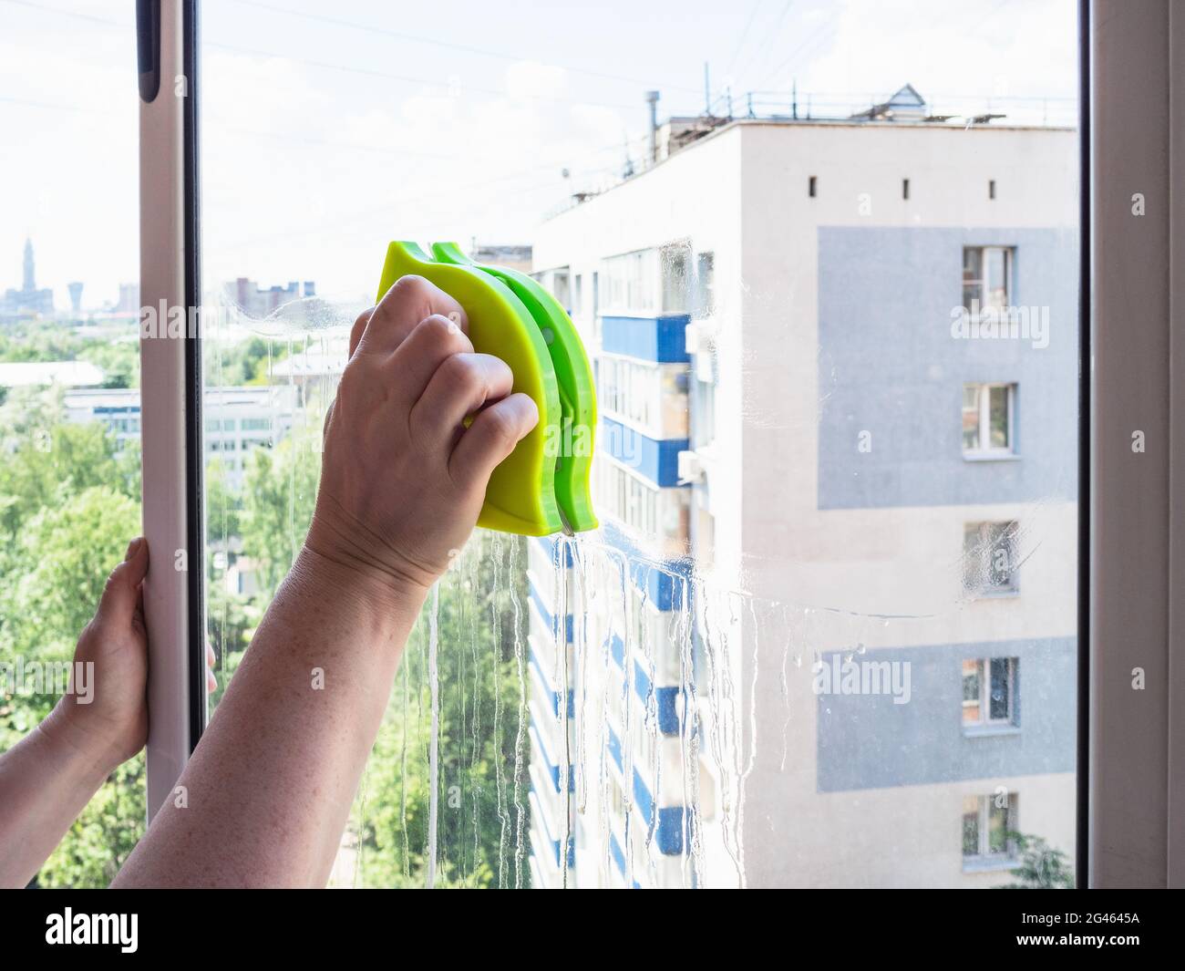 High rise window cleaner female hi-res stock photography and images - Alamy