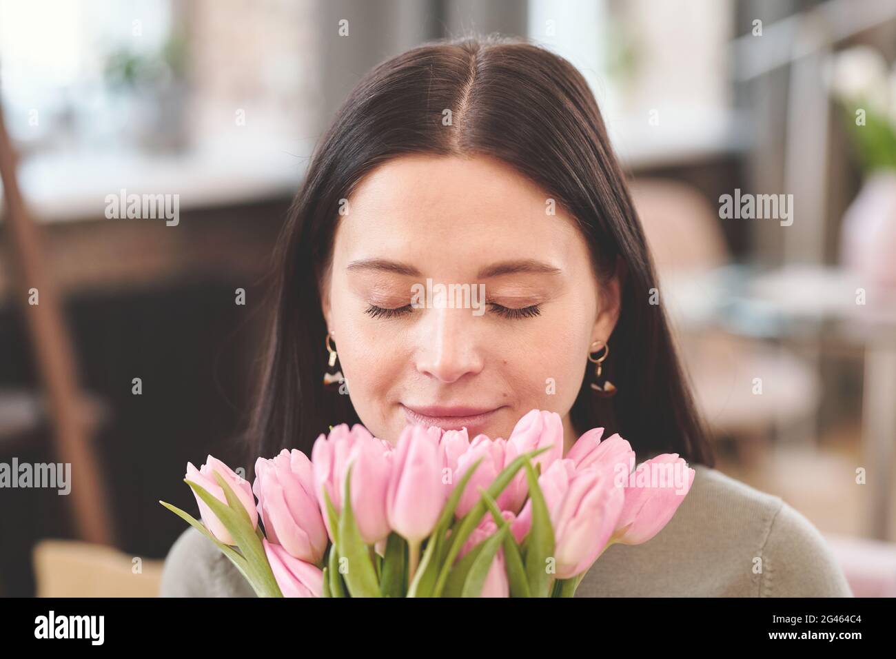 Beautiful young woman tulips hi-res stock photography and images - Alamy