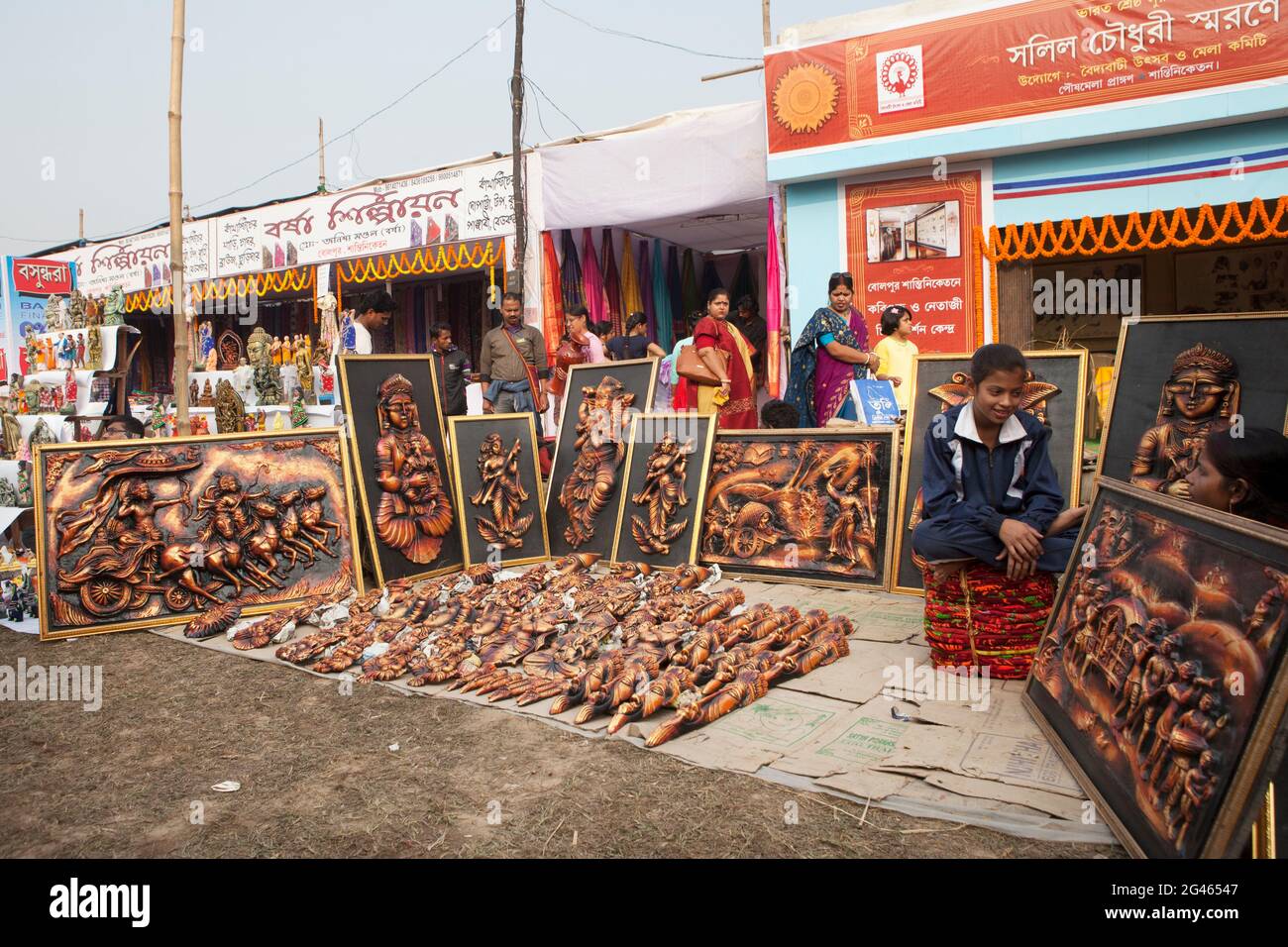 artist selling fiber glass sculpture in Poush Mela, a rural historical ...